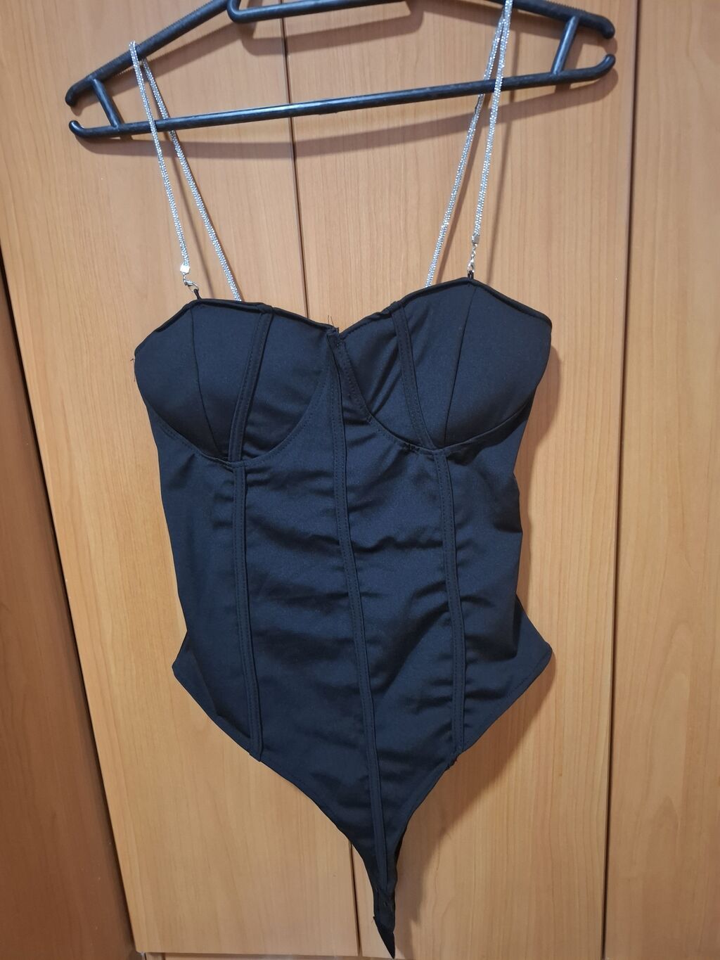 Elegantni komplet: korset bodi + duga suknja, crna - Gornji deo