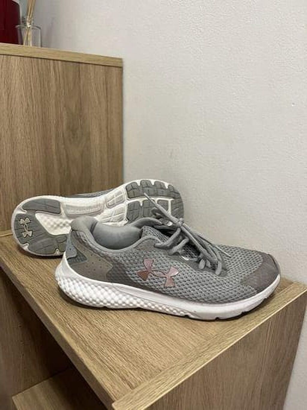 Under Armour patike. Nošene, ali odlično stanje, nema tragova nošenja