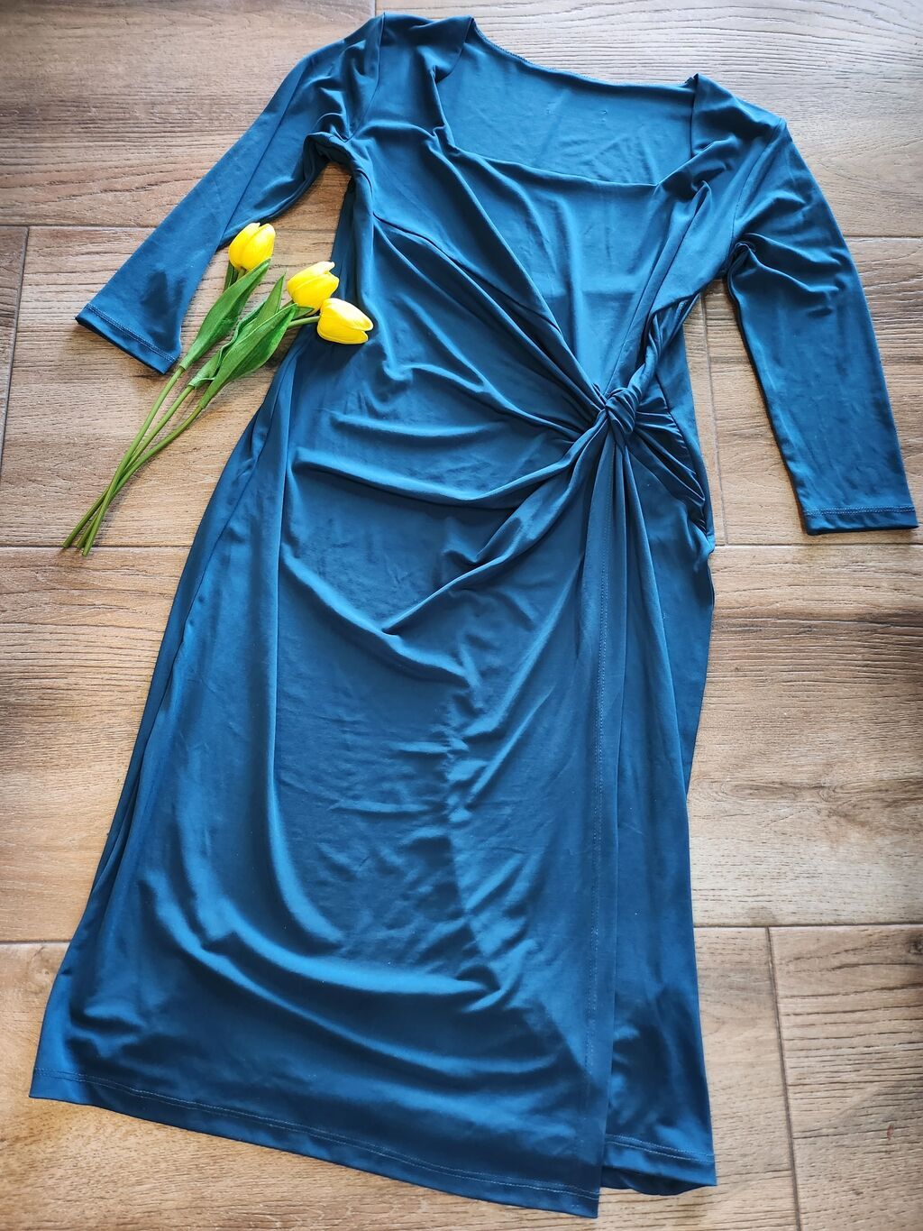 Elegantna midi haljina u petrolej (teal) boji - Kvadratni izrez koji