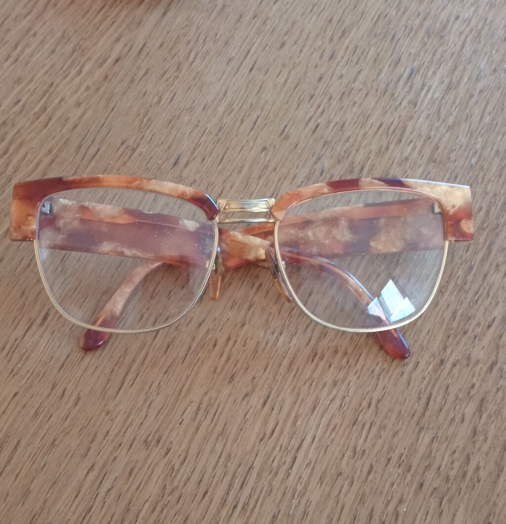 Vintage pozlaćene dioptrijske naočare veoma čvrste. bakelit