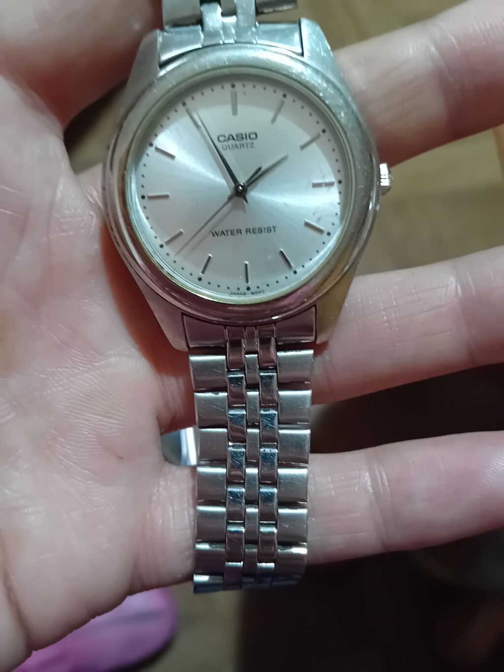 Casio ručni satovi – 2 komada 1) Casio Quartz, klasični analogni