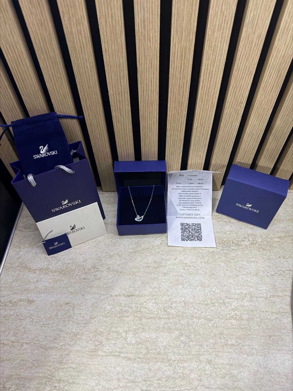 Swarovski ogrlica – motiv labuda - Brend: Swarovski - Model: privezak
