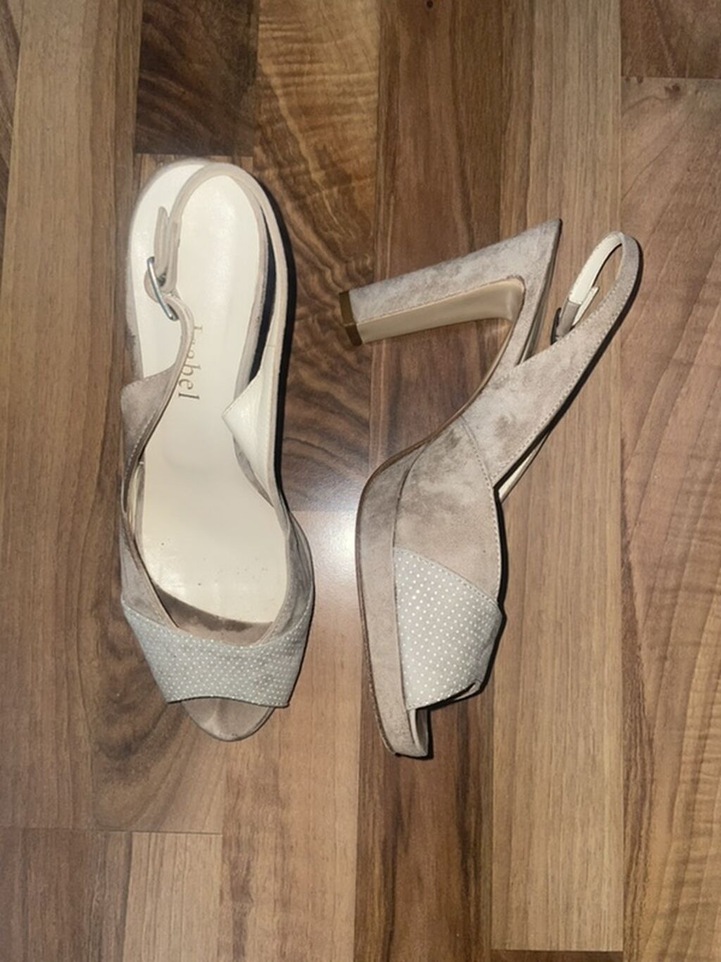 Ženske sandale sa otvorenim prstima i kaišem oko pete (slingback) –