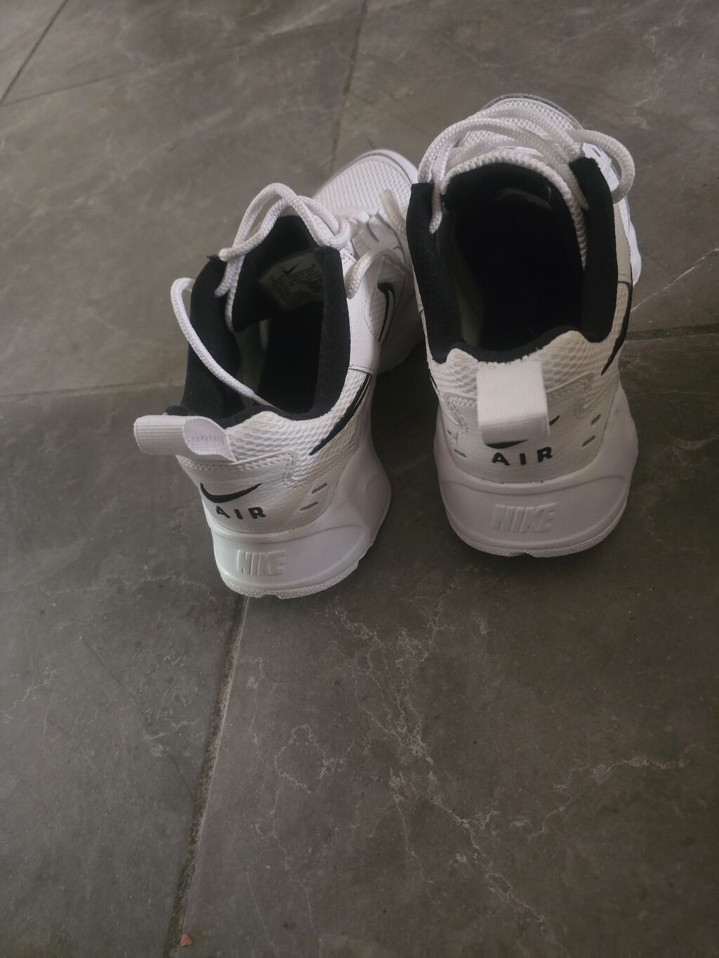 Nike AIR patike – bele sa crnim detaljima - Sportske patike sa