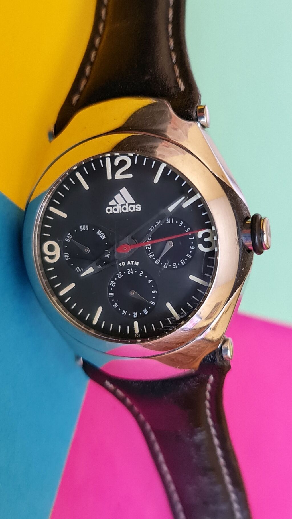Adidas analogni ručni sat – multifunkcionalni kvarcni model -