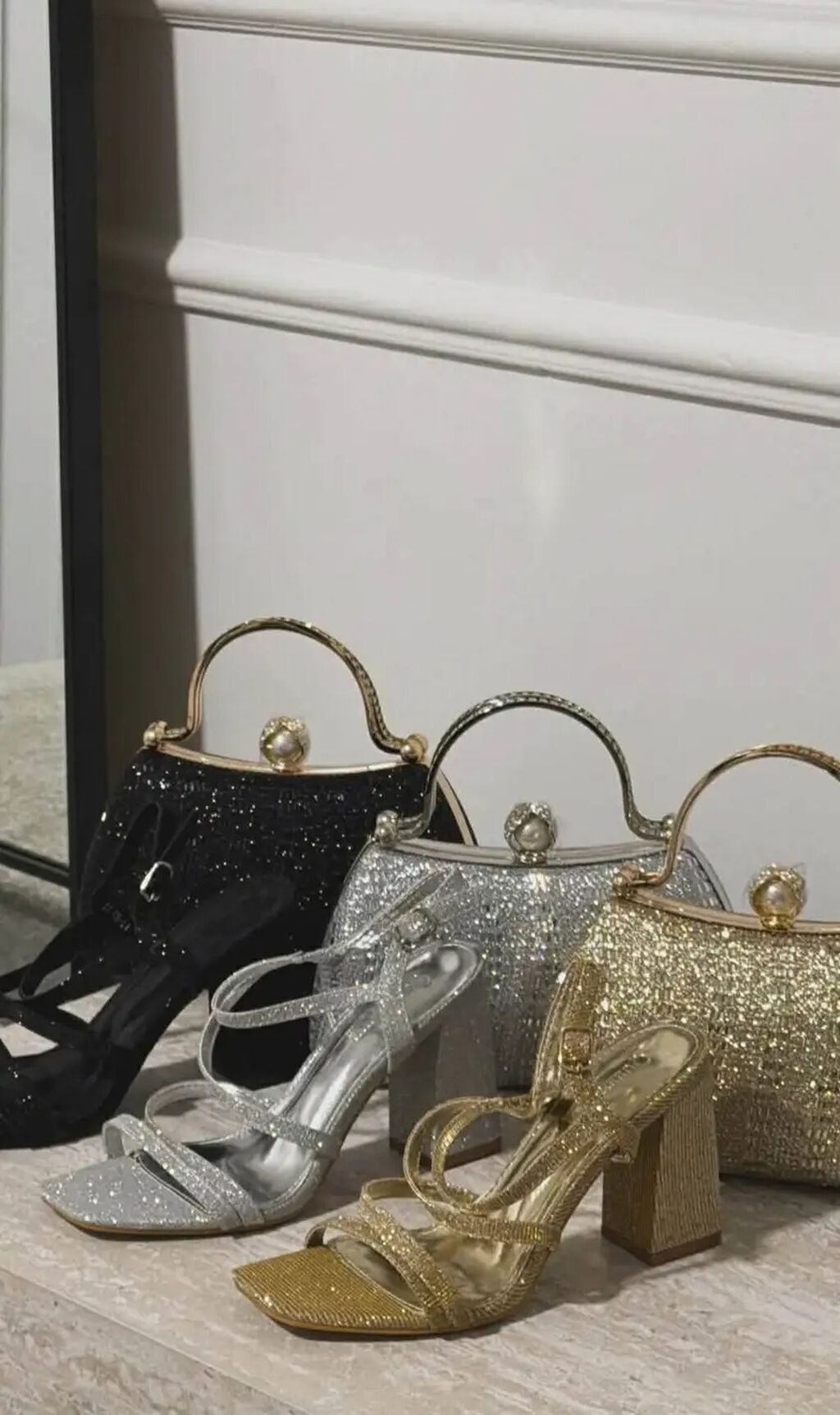 Elegantne ženske sandale sa štrasom + usklađene večernje torbice (set