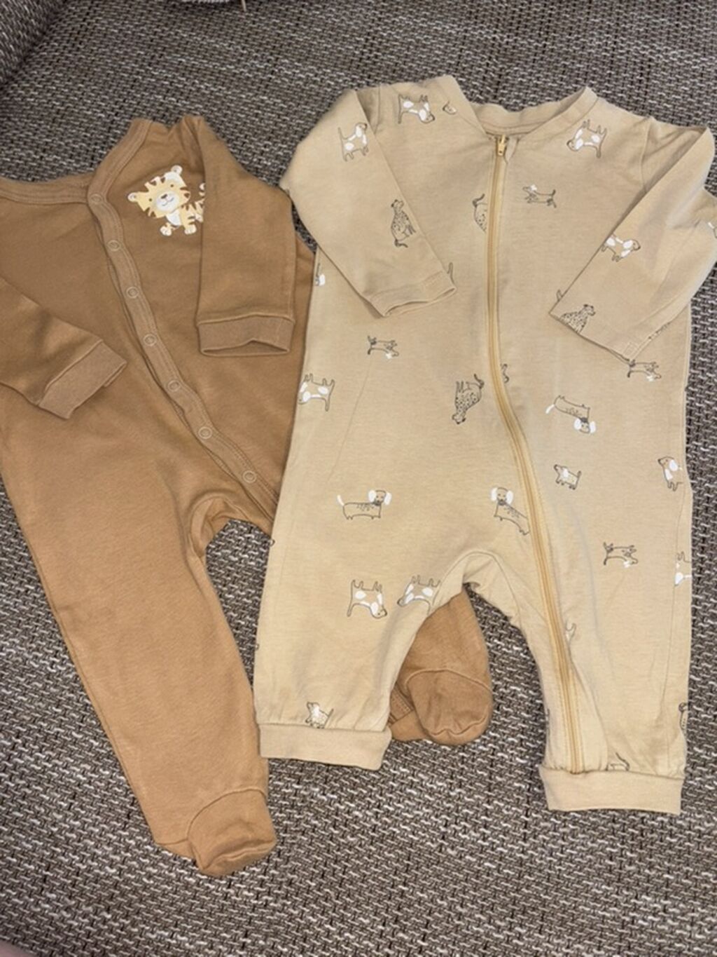 Set od 4 bebi pidžama/štepovanih zeka sa dugim rukavima i zatvorenim