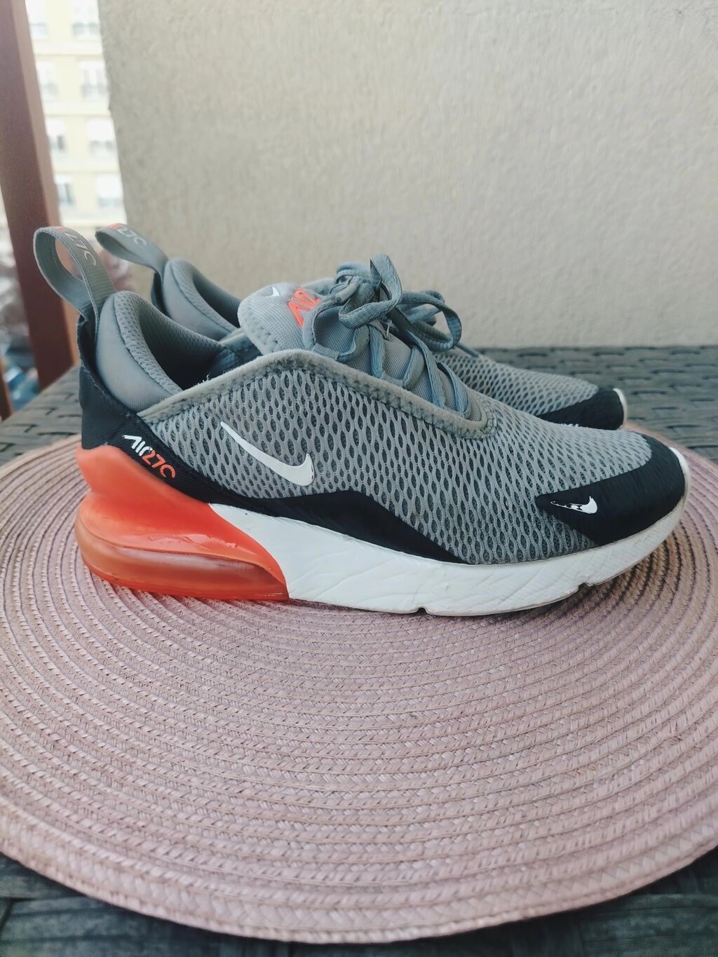 Nike Air Max 270 – dečije patike Kupljene u Svajcarskoj, jako malo