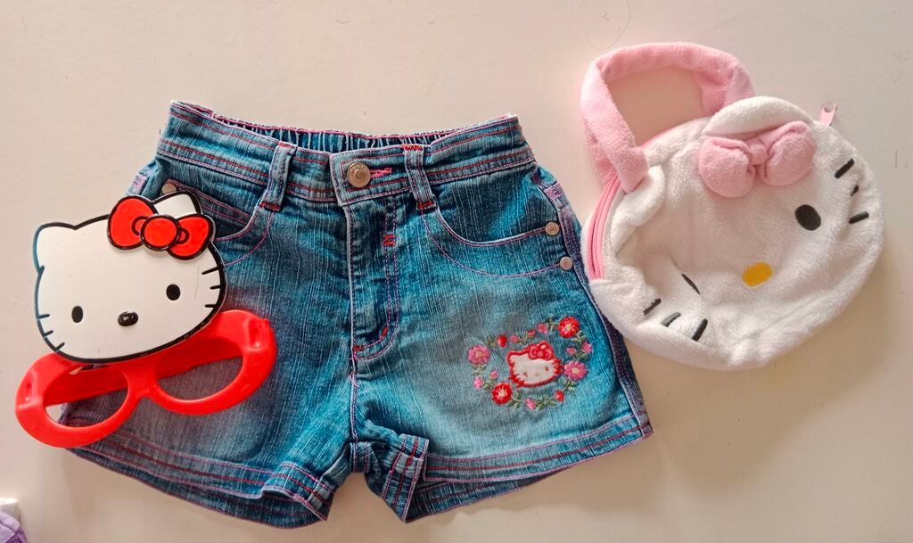 Hello Kitty   original Sanrio    šorc za devojčice Veličina 4 može i