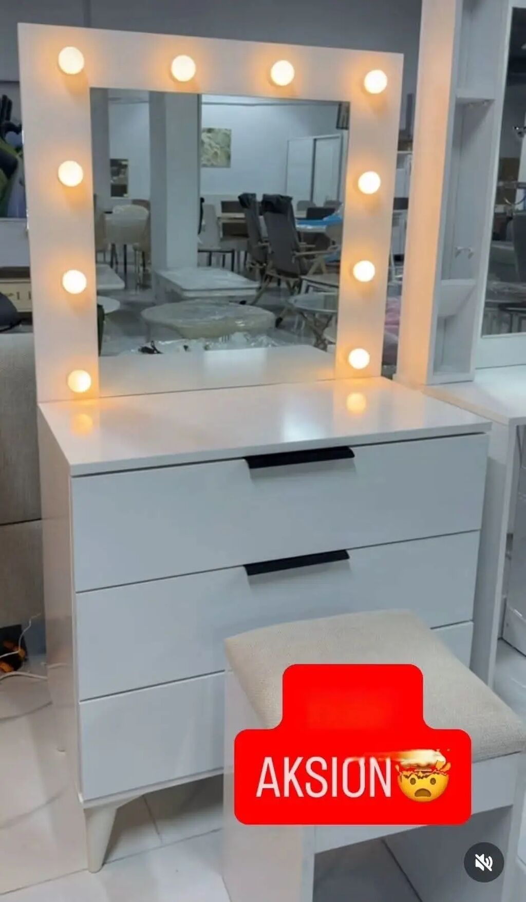 Toaletni sto sa ogledalom i LED sijalicama - Moderan beli toaletni