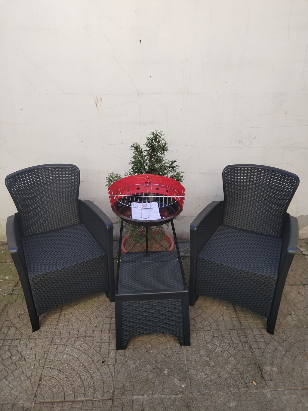 Baštenski set + roštilj na ugalj - Dva prostrana naslonska stolca od