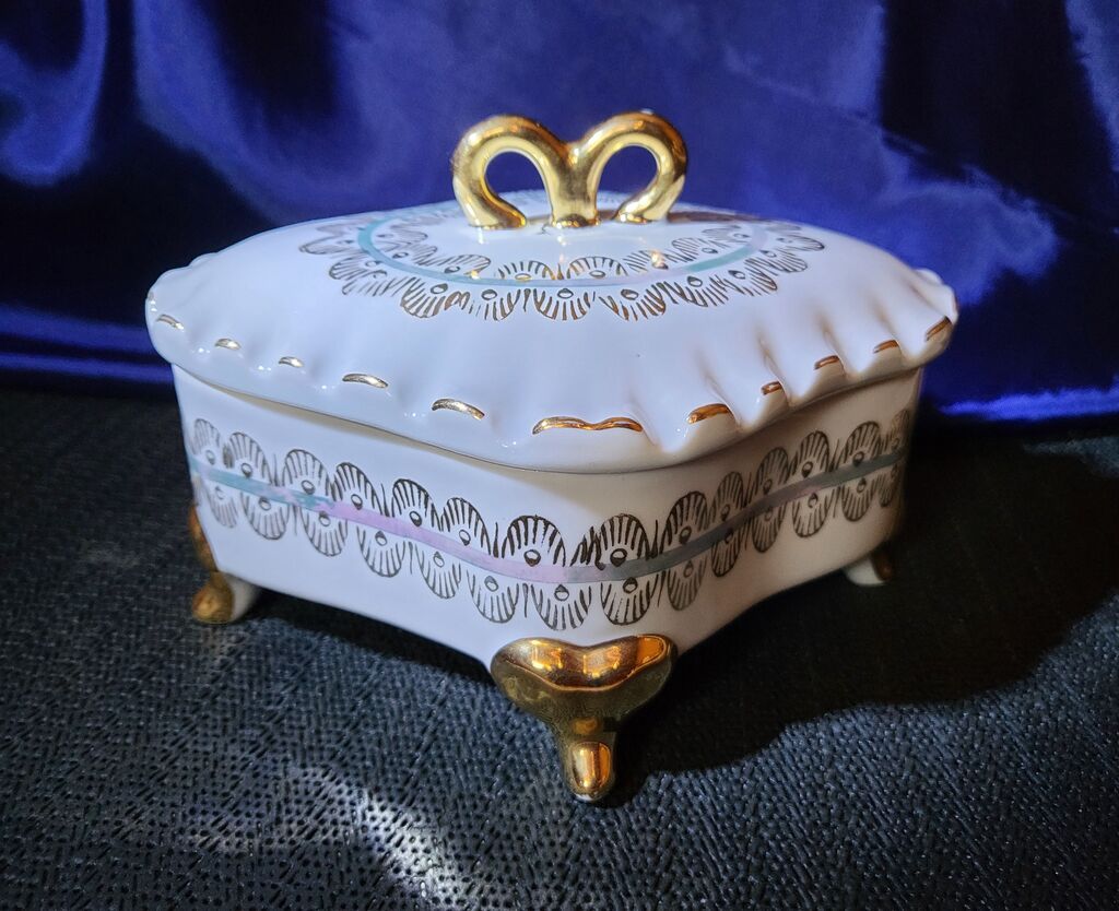 Satula jugoporcelan Titov Veles iz 70ih.god. Porcelanska