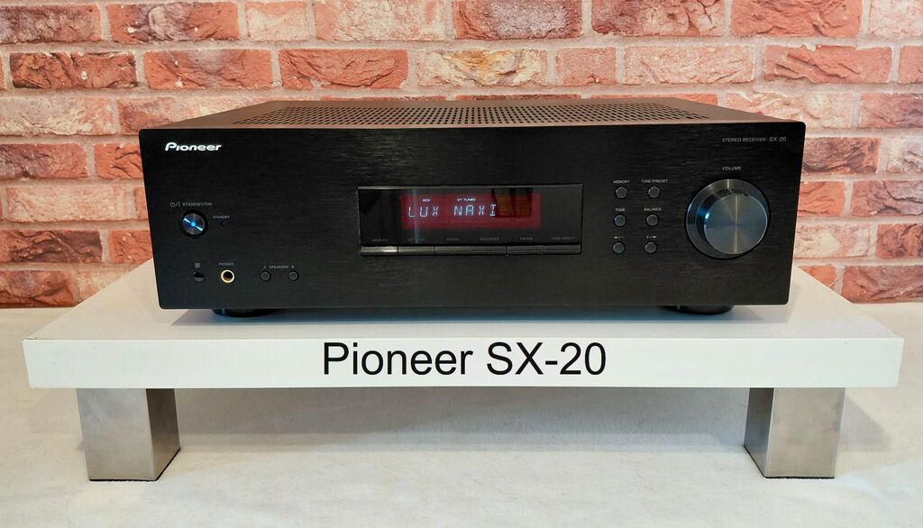 Odlično očuvan risiver marke Pioneer SX-20 Zvučno odličan, selektivan