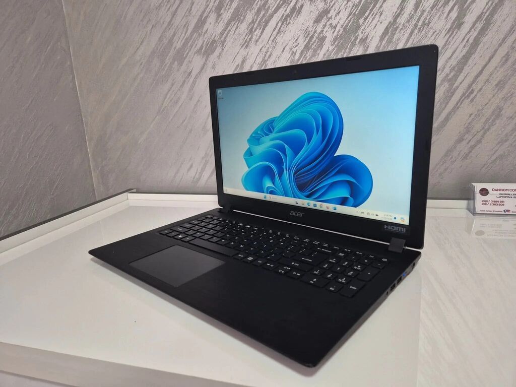 Acer laptop – 15.6" ekran, crno kućište sa teksturom četkanog