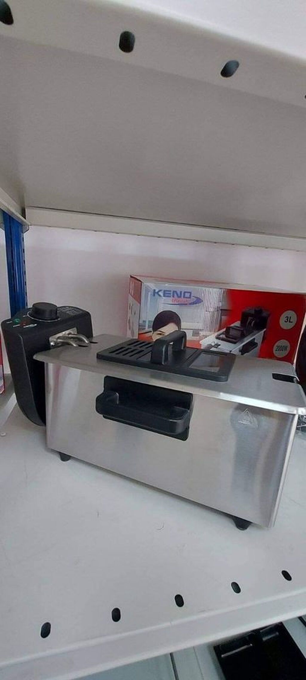 Električna friteza Keno, zapremina 3 L, snaga 2000 W. - Kućište od