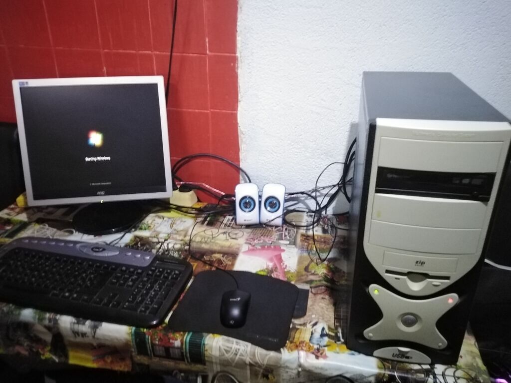 Racunar prodaje se samo kuciste Vase je samo da ukljucite I