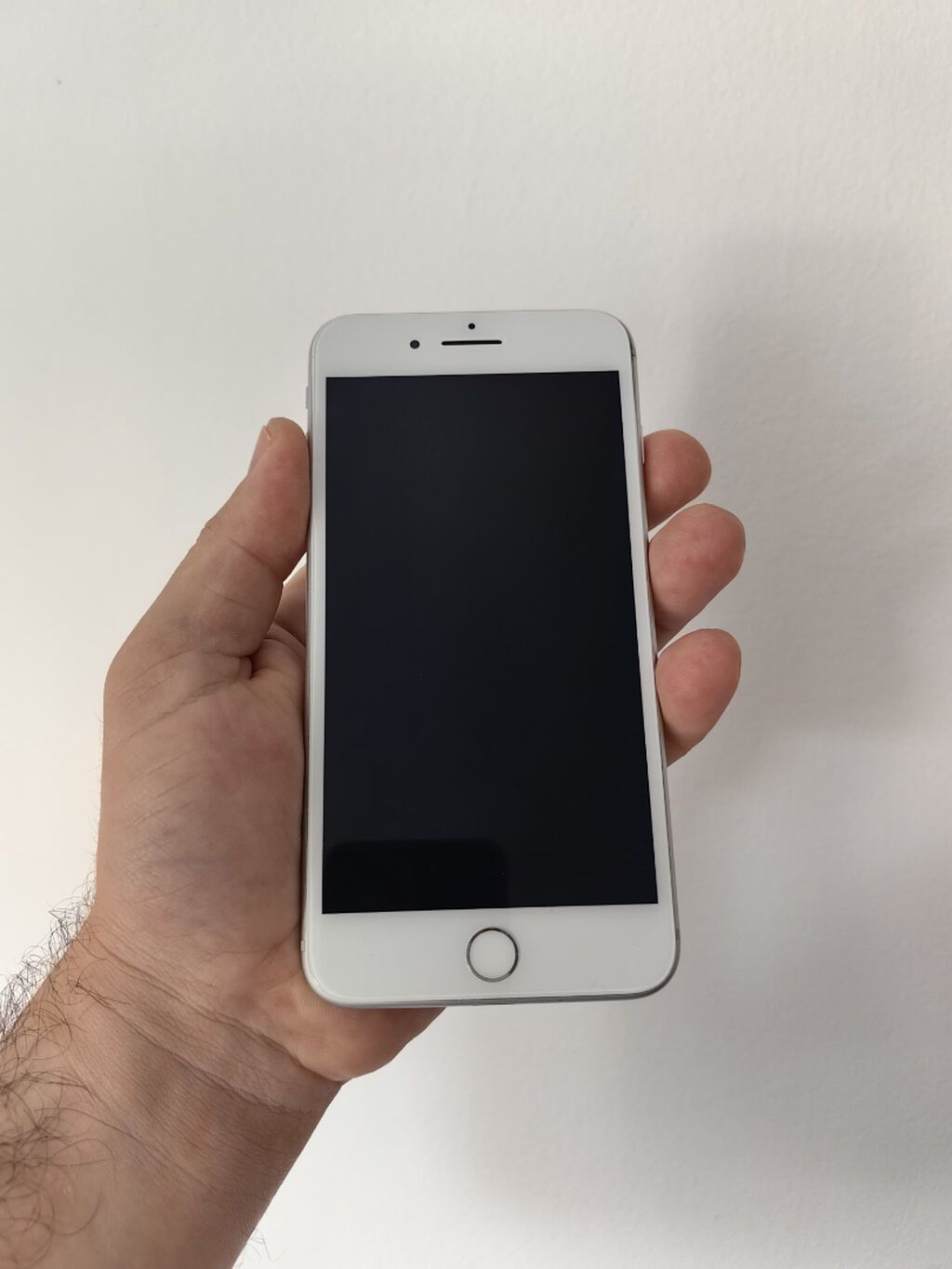 Iphone 8 plus sim free icloud free, sa 64 gb memorije. Dobro očuvan i