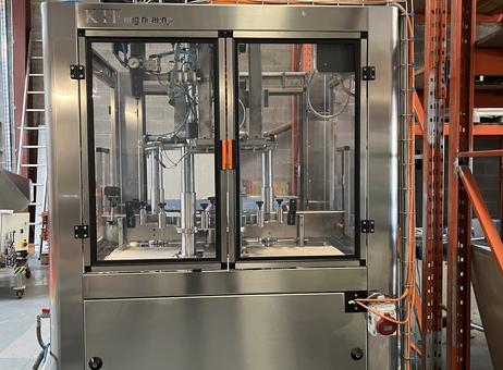 KTF Engineering srl Elektronski zatvarač KTP 2-540 Mašina za zatvaranje KTF Electronic Capper model KTP 2-540 i SARG vertikalni transporter poklopaca