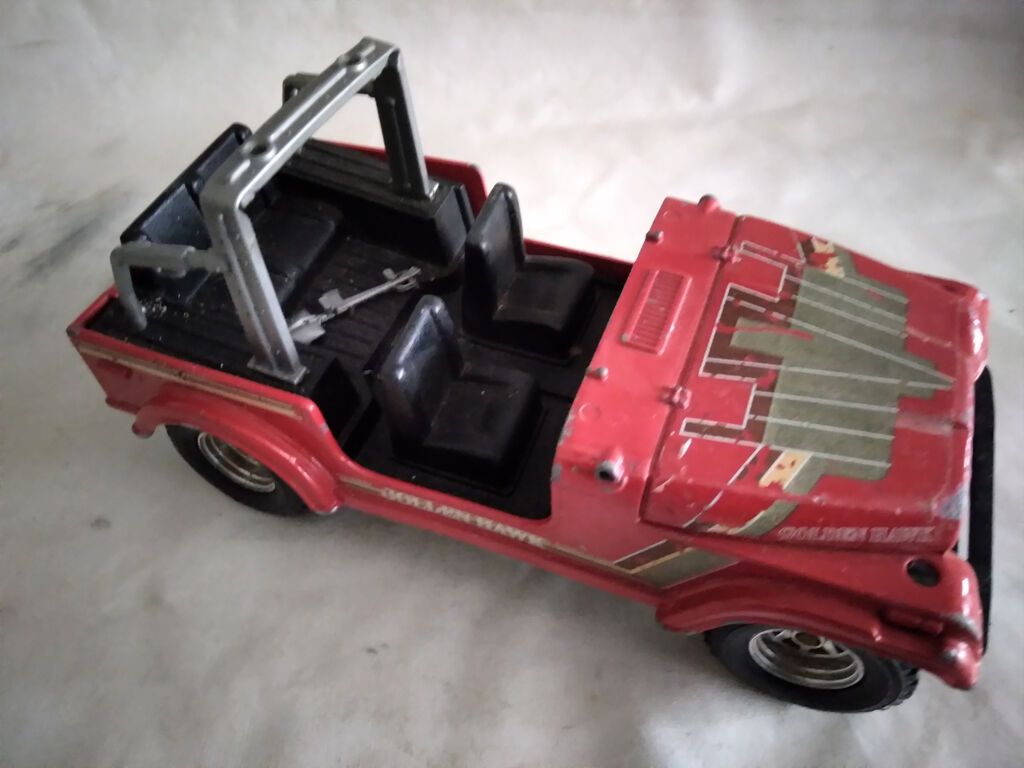 Burago Jeep 1:24Italy,nekompletan za delove