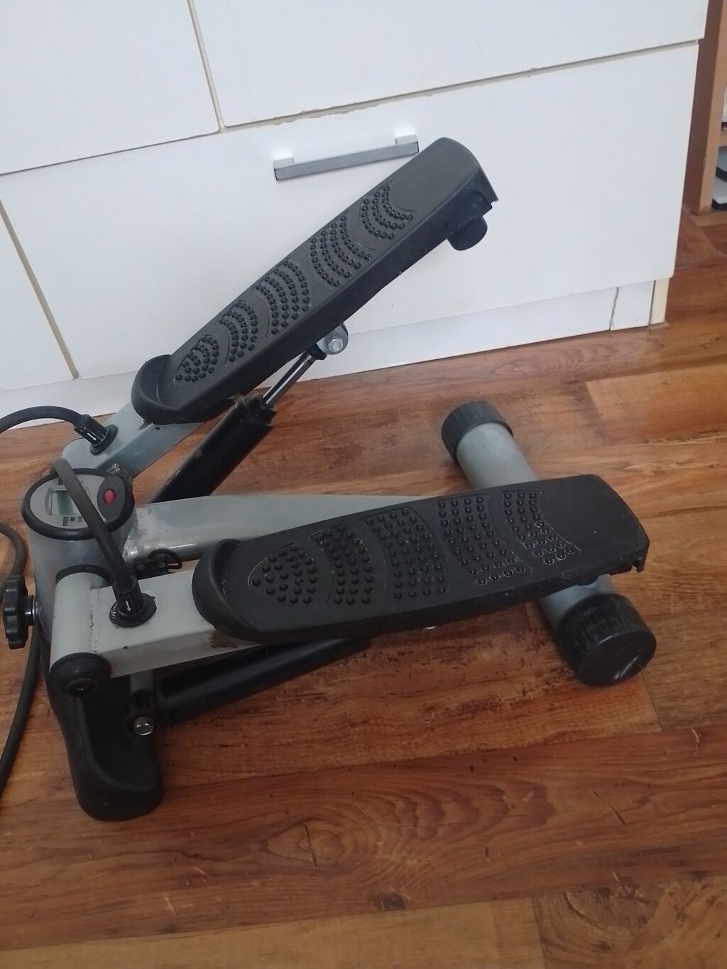 Steper je potpuno ispravan osim displeja za merenje minuta koji nerad!