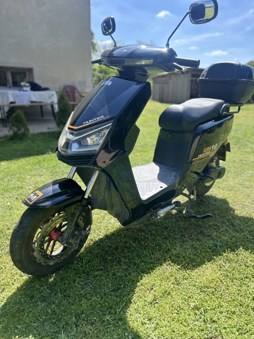 Električni skuter Hunter ICON 14 - Boja: crna, sportski dizajn sa