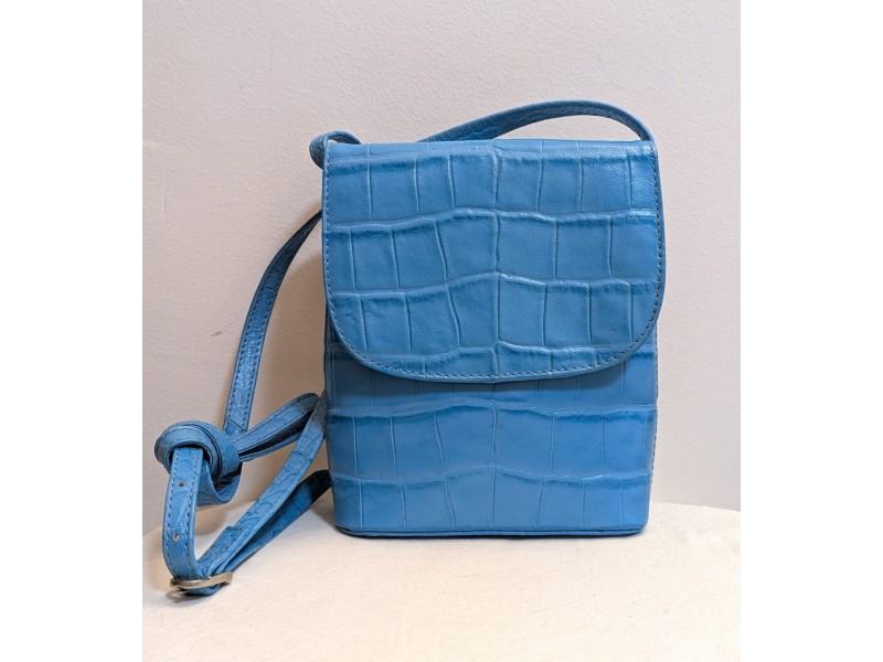 Nova pastelno plava kroko torba