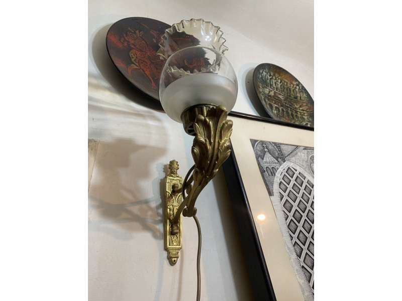 Starinska zidna lampa