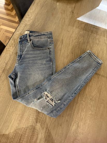 Stradivarius kao nove vel 40