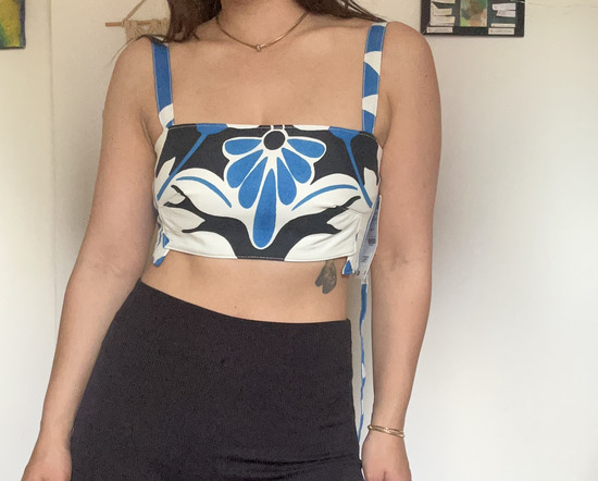 Zara top sa etiketom