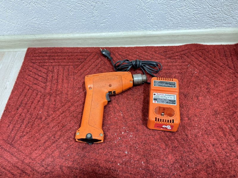 Makita 6012D aku bušilica + punjač
