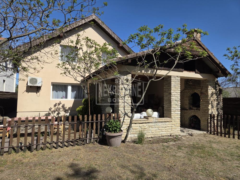 Subotica-Makova Sedmica-funkcionalna kuća sa potkrovljem pored glavnog puta ID#2139
135.000 €