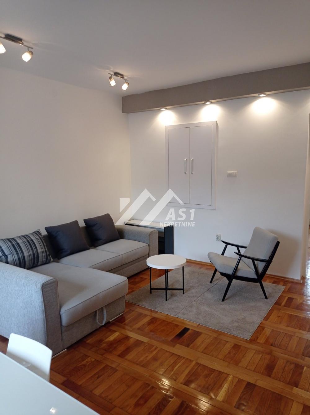 Izdaje se fenomenalan trosoban stan u Centru !!! ID#6615
650 €