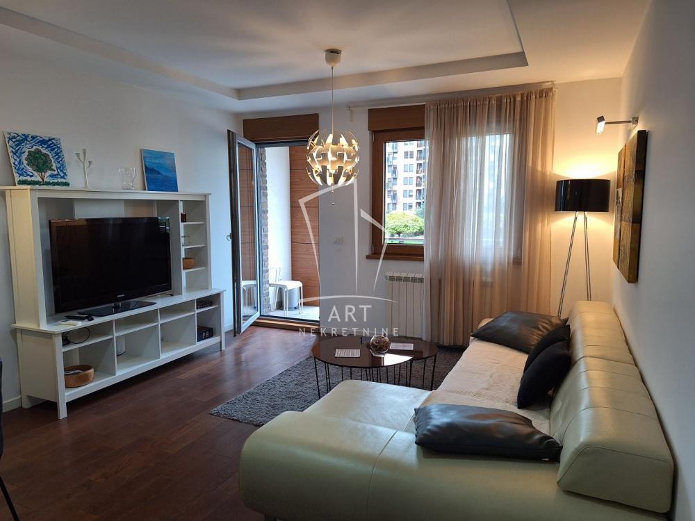 Odličan stan u A bloku,parking mesto ID#9064
900 €