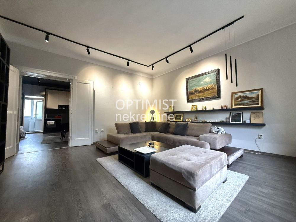 Lux salonac | Hala Pionir | 2.0 ID#3448
850 €