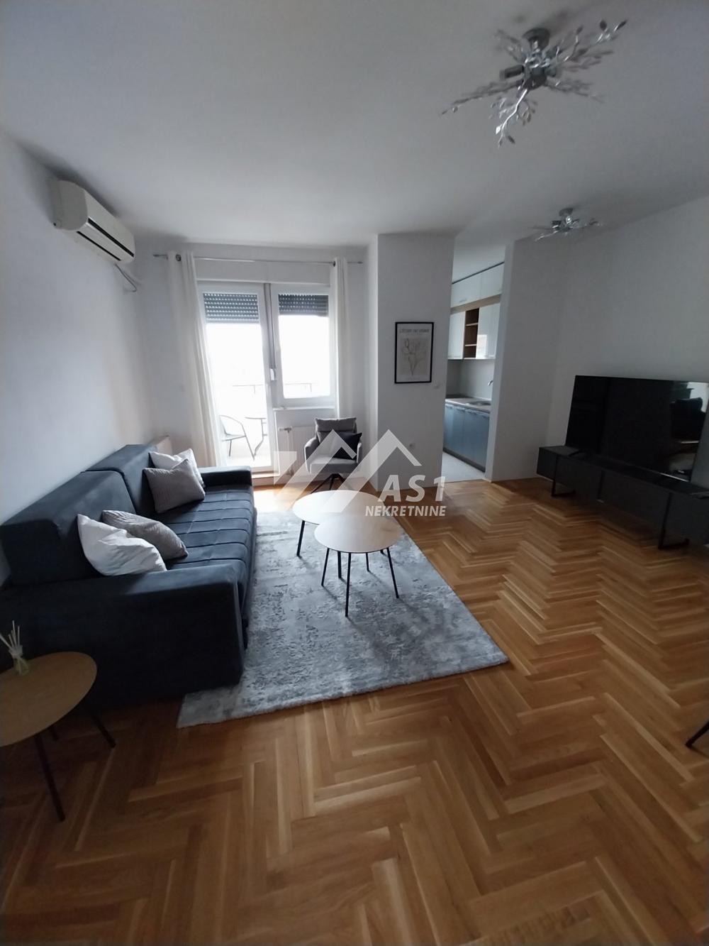 Izdaje se LUX četvorosoban stan sa GARAŽOM 30m2 na Podbari !!- novogradnja ID#6590
1.000 €