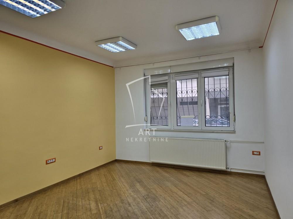 Odlična lokacija, Vračar, odmah useljiv ID#14915
750 €