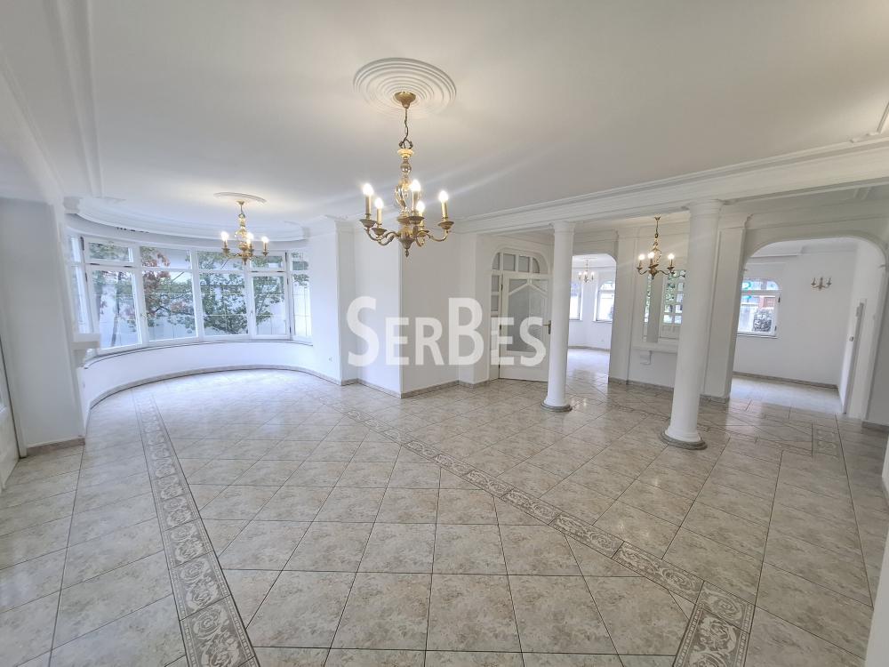 Kuća 300m2 sa dvorištem na Novoj Detelinari za poslovanje ID#1771
3.500 €