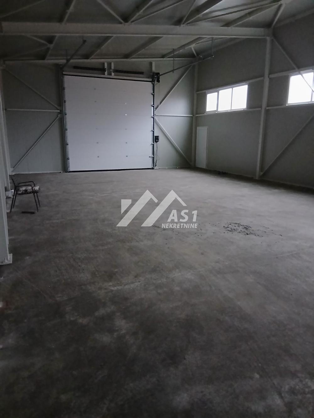 Izdaje se hala od u Veterniku ID#6596
700 €