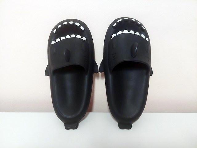 Papuce ajkula br. 38-39