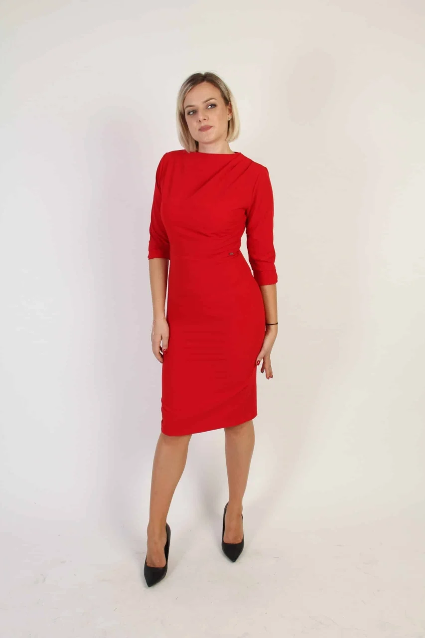 Elegantna haljina klasične siluete