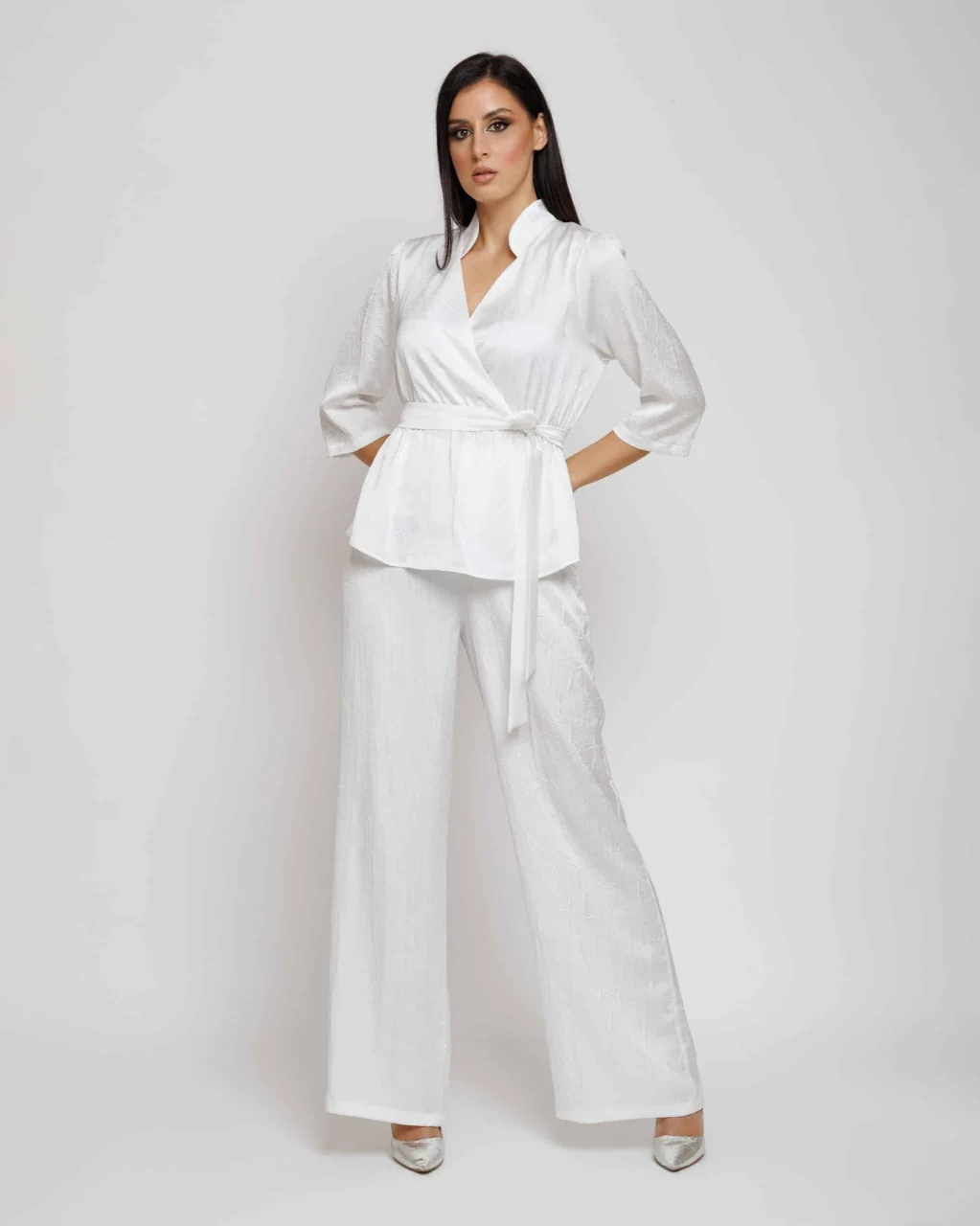 Beli elegantni komplet
