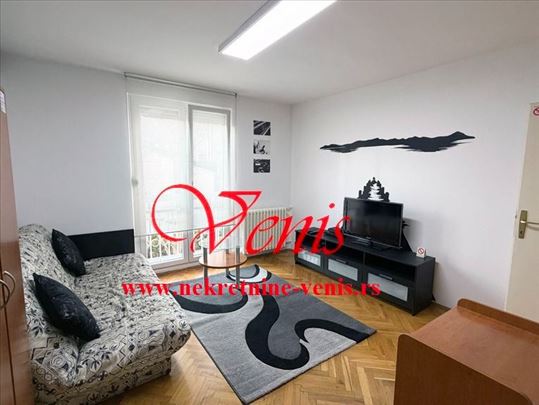 Bulevar Oslobođenja – kod Dnevnika 44 m2
