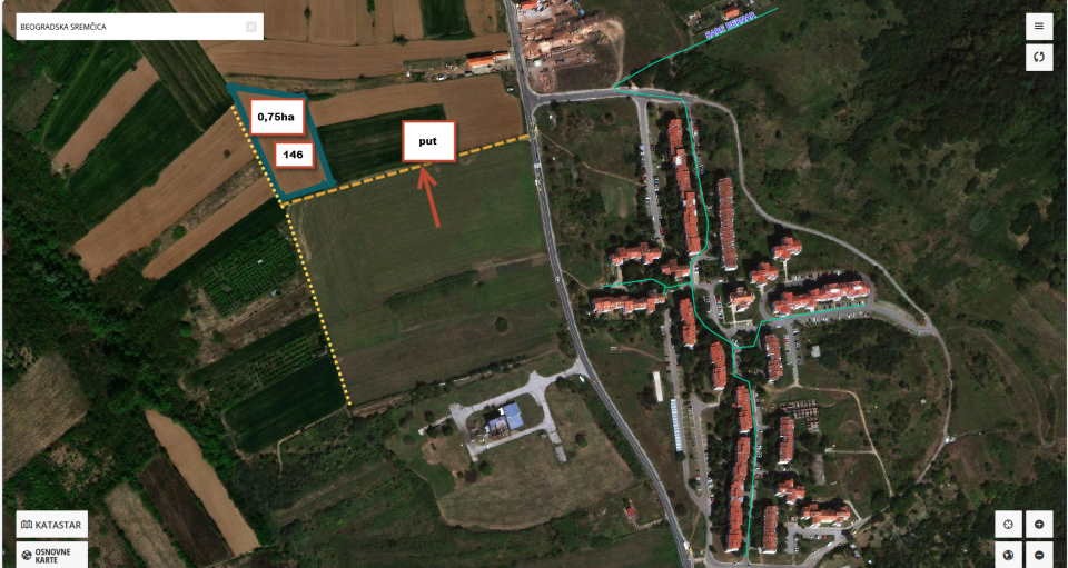 Na prodaju njiva na ulazu u Sremčicu sa desne strane