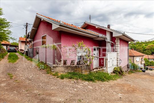 Fina porodična kuća , 240m2, iznad Amerikanca, Kov