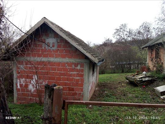 Šakotinac dve kućice na placu 350m2 HITNO!