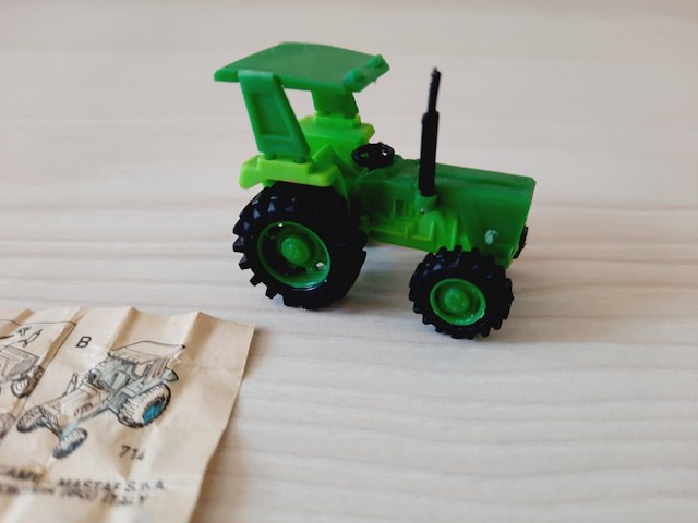 KINDER ZELENI TRAKTOR
