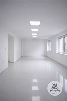 Poslovni prostor za izdavanje, 2.000€, 144m²