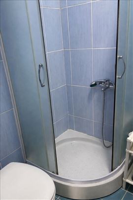 Poklanjam tus kabinu