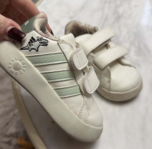 Adidas dino patike za dečaka