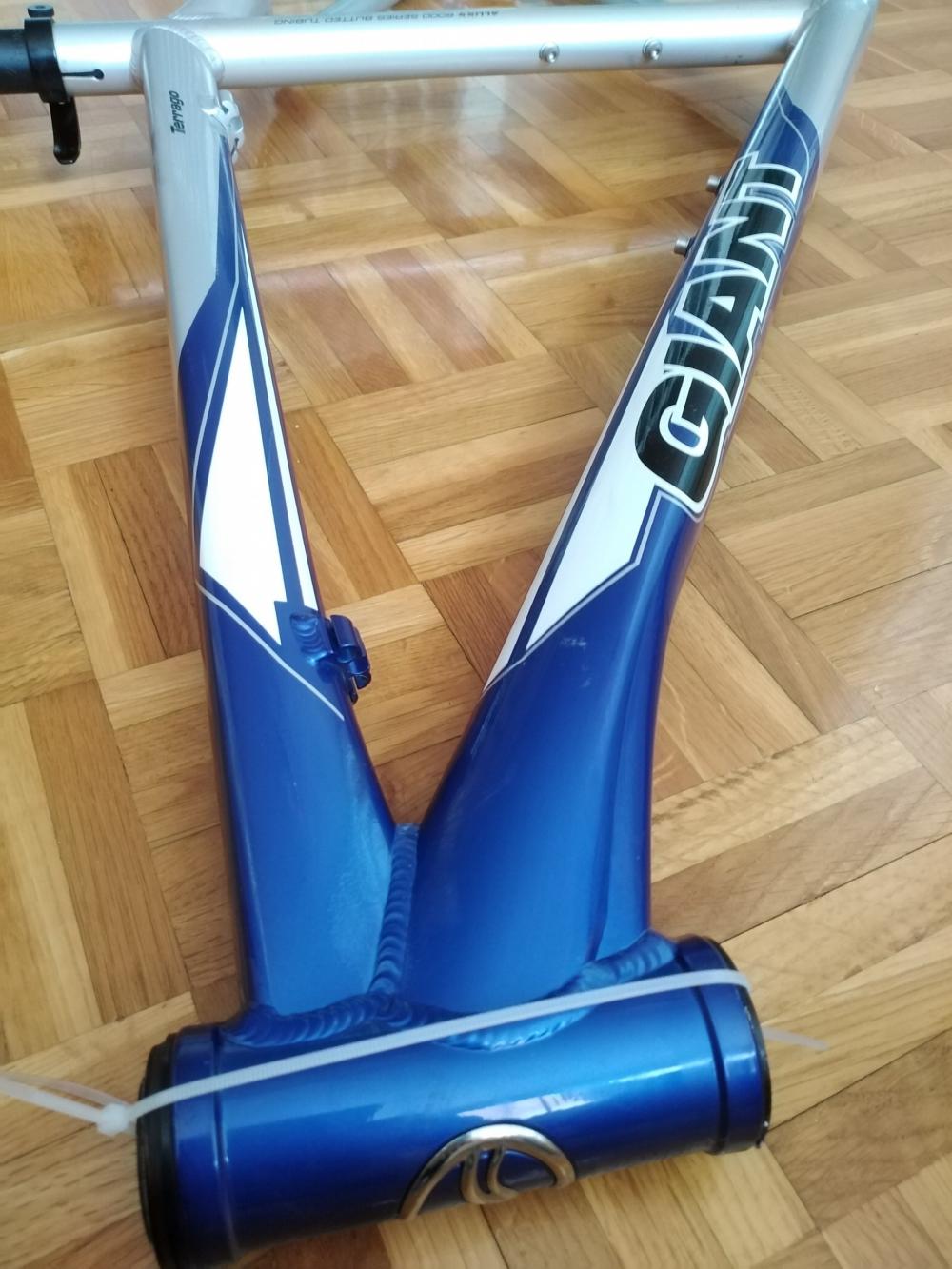 Giant Terrago i sticna